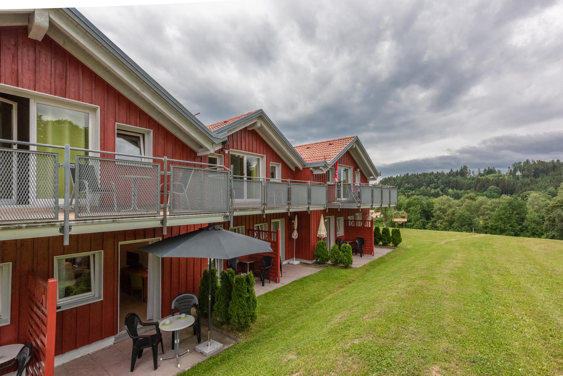 Mehr wie eine Unterkunft im Bayerischen Wald • Village Hotel